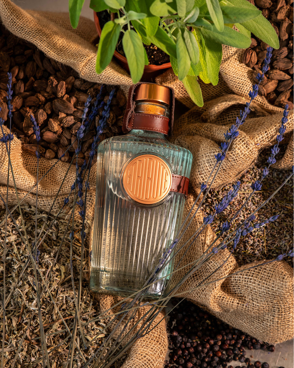LE Tribute - Countryside Limited Edition Boxed (Gin bottle) – Le Tribute